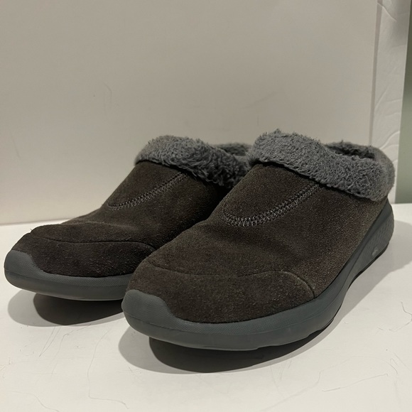 Skechers | Shoes | Skechers Gogomat Slip On Gray Faux Fur Shoes Sz 8 ...